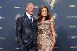 Mariska Hargitay Got Carried Out Of The Emmys By Chris Meloni In Sweet Pic