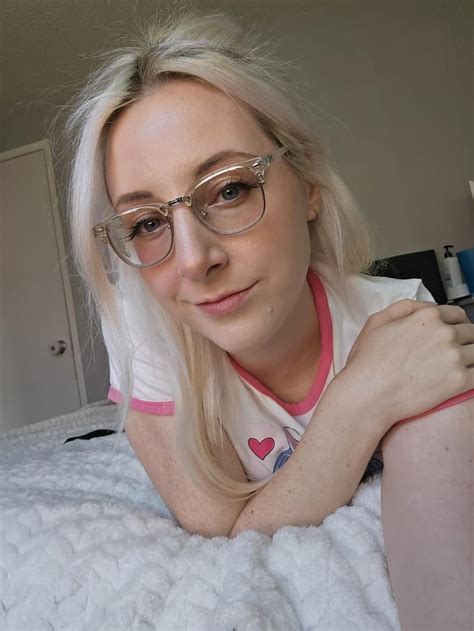 If Youre Into Blonde Nerds Then Were A Match R Palebeauties