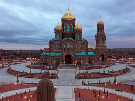 Мозаичный лик Путина в храме Минобороны заменили иконой