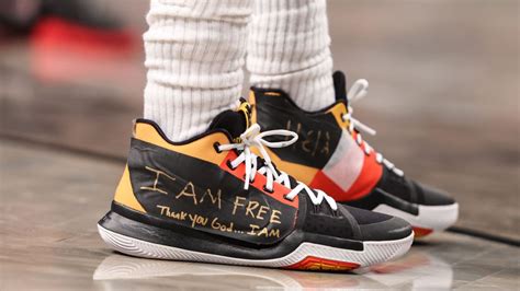 Nets Kyrie Irving Writes I Am Free On Shoes In First Game Since Nike Split Abc7 New York