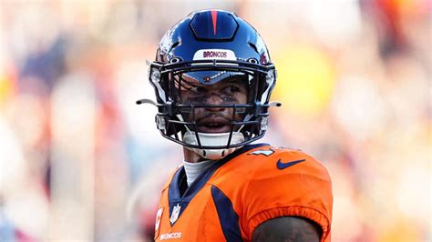 Courtland Sutton Denver Broncos Focused Nfl Action Wallpaper