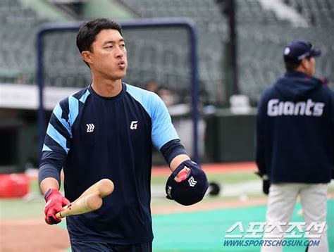 120억 듀오는 살아났는데5월 타율 0150 늪에 빠진 노진혁 1군 말소 손호영 한달만의 1군 복귀 부산현장