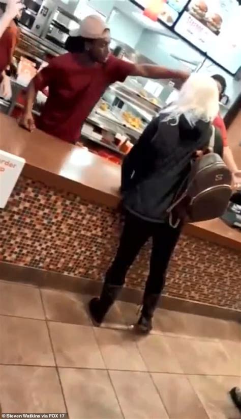 Popeyes Worker Who Body Slammed A Customer Is Arrested Daily Mail Online