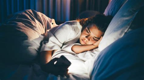 Sleeping Tips রাত জাগার অভ্যাস রয়েছে শরীরের এই ৫ ক্ষতি করছেন