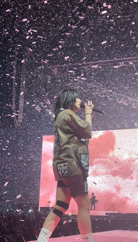 Pin Auf Billie Eilish Concert
