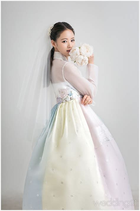 세상에 오직하나 디자인 한복 황금단 Hanbok 2019 한국 전통 의상 한국 패션 및 웨딩드레스