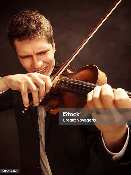 남자 바이올린 연주자 바이올린 연주자 클래식 음악 예술직 Classical Concert에 대한 스톡 사진 및 기타 이미지