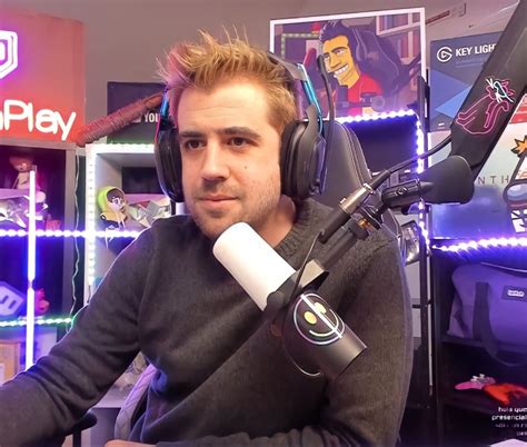 𝒂𝒖𝒓𝒐𝒏 ♕ Youtubers Streamers Dyson Vacuum