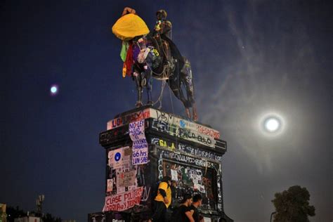 Plaza De La Dignidad Una Crónica De La Zona Cero El Porteño