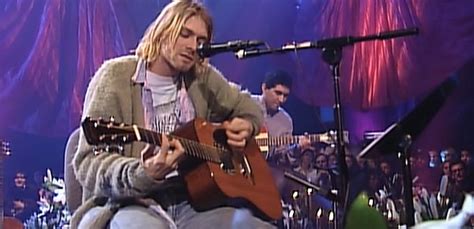 Гитару с легендарного концерта Курта Кобейна продали за рекордные 6 миллионов