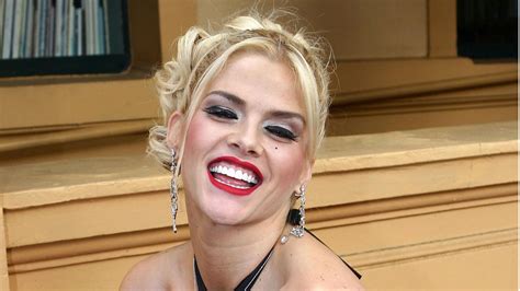 Anna Nicole Smiths Todesfotos Echt 325 Anna Nicole Smith Death Stock