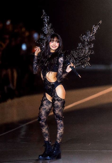 Lisa At The Victorias Secret Fashion Show Lisa Icons Lisa