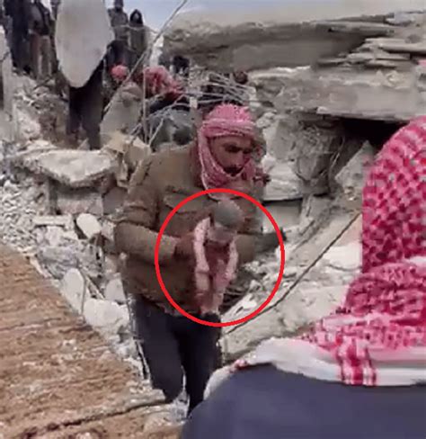 فيديو لا يُصَدَّق من زلزال تركيا ومشهد ميلاد تحت أنقاض سوريا