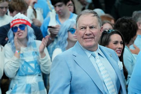 Bill Belichick Enfrenta El Escrutinio Público Mientras Antonio Brown