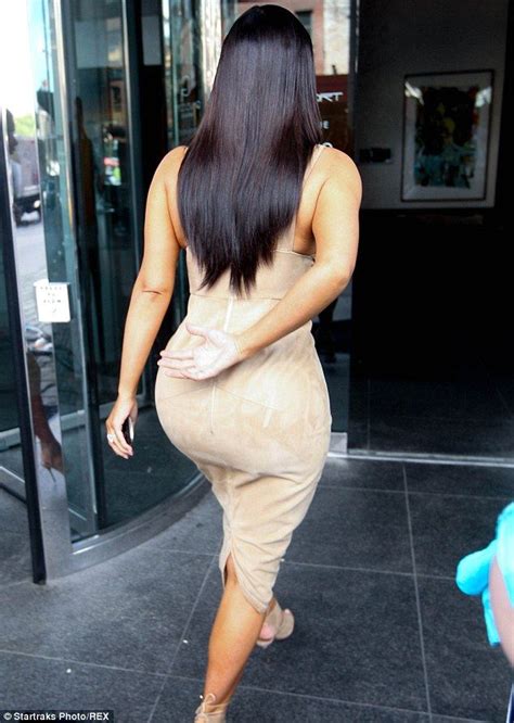 Kim Kardashians Stunning Plunging Dress