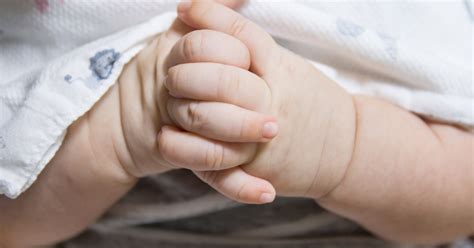 “애 그만 때려”숨진 ‘생후 57일 아기 아빠 휴대폰 메시지 보니