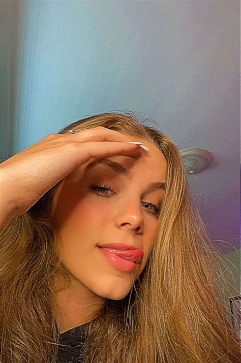 Pin By Grace On Anna Banana Beauty Long Hair Styles Anna Banana