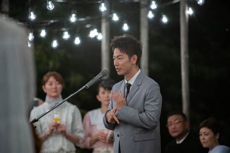 佐藤健の自衛官としての所作、手話スピーチ、うたた寝顔まで Netflixシリーズ『first Love 初恋』から新場面写真5点を解禁