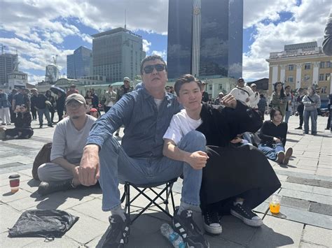 Үнэн Огцрох амархан жагсаалыг зохион байгуулсан дүү нарлуу элдэв хар гүтгэлэг сошилиар зохион