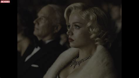 Голая Ана де Армас в Blonde Ii