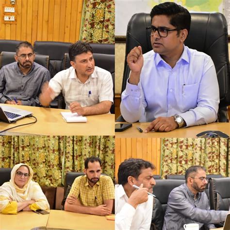 Vc Sda Conducts Review Meeting Greater Kashmir