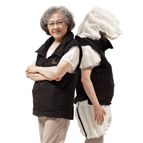 衣带保老人智能防摔气囊马甲 防摔服 开启安全防护穿戴方便