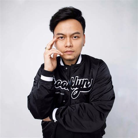 ဖြိုးပြည့်စုံ Phyo Pyae Sone လှောင်အိမ် By Songlover0096 On Smule Social Singing Karaoke App