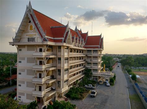 พระสอนศีลธรรมในโรงเรียน มจร โคราช