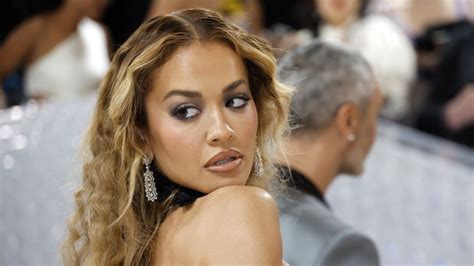Sexy Schnappschuss Rita Ora Posiert Nackt In Der Badewanne