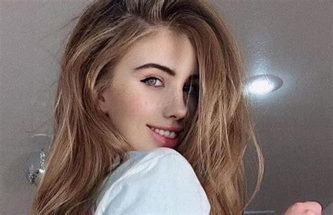 Girls With Beautiful Smiles 20 Pics