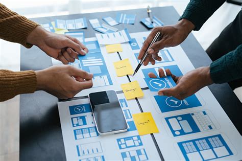 Tampilan Closeup Pengembang Ux Dan Desainer Ui Brainstorming Tentang