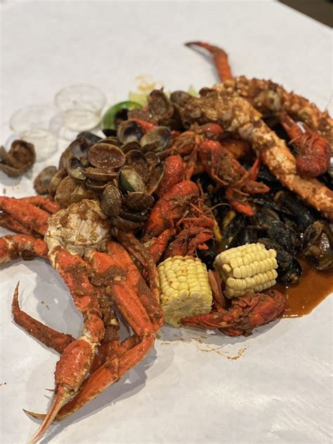 CRAB PUB 442 Photos 395 Reviews Cajun Creole 6011 El Cajon Blvd