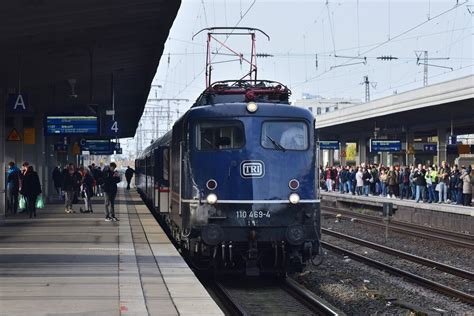 110 428 0 E 10 428 Der Tri Train Rental Gmbh Steht Während Des Tags Der Offenen Tür Im Db Werk