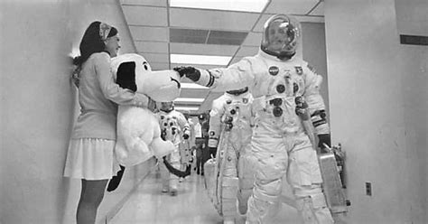 Apollo 10 Commander Tomstafford Pats Snoopys Nose Prior To Launch On