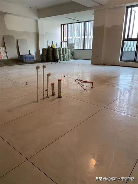 成都装修工地保利宸光和悦，客厅地砖施工完毕 装修日志 成都江水平装修队