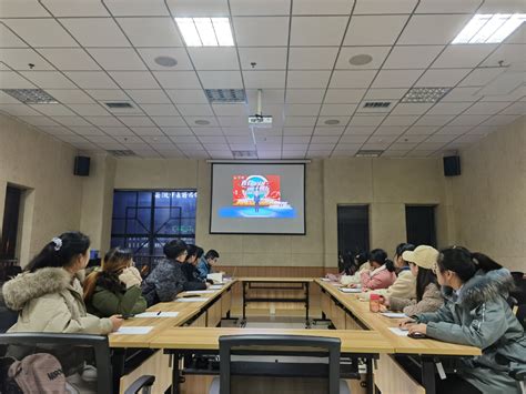 校学生会组织学生骨干观看主题云团课学习党的十九届五中全会精神 团委