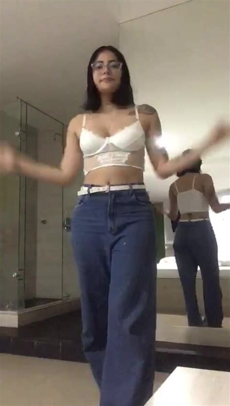 College Brunette Takes Everything Off And Gets Naked In Leaked Nudes