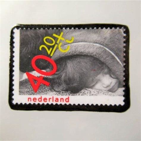 オランダ 1979年「児童福祉」切手ブローチ5446 Elle12s Gallery Minne 国内最大級のハンドメイド・手作り通販サイト