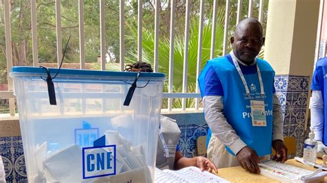 Eleições Angola A guerra dos números entre o MPLA e a UNITA