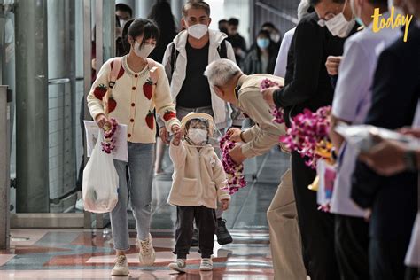 เที่ยวบินแรกถึงไทยแล้ว ‘อนุทิน นำต้อนรับ 269 นักท่องเที่ยว เดินทางมา