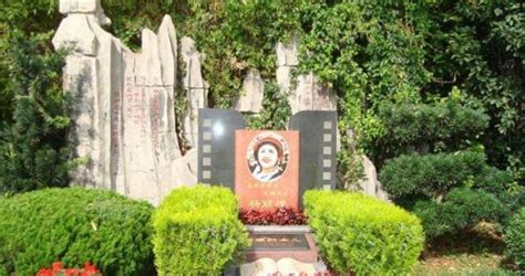 著名演员杨丽坤墓地：人间天使，被迫害精神失常，安葬彩云之南