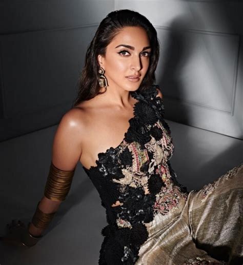 Check Out Actress Kiara Advani Latest Look Pics Oneindia