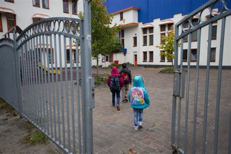 Μαζάνης παιδίατρος Ανοίγοντας τα σχολεία ανοίγουμε την πόρτα και