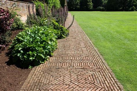 Lovely Garden Path Ideas You Ll Love Various Materials Garden Outline