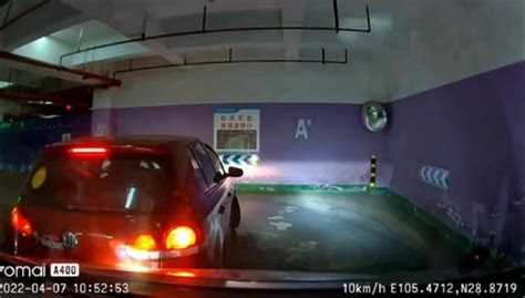 神预测遭大反转司机猜对了前车要撞墙结果却让他哭笑不得 乐惠车