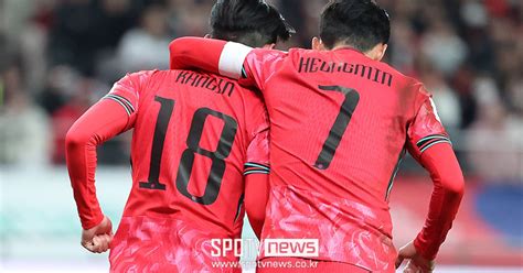 이강인과 포옹 손흥민 웃으며 토트넘 복귀선수들한테 더욱 고마웠던 3월 행복 축구 완성