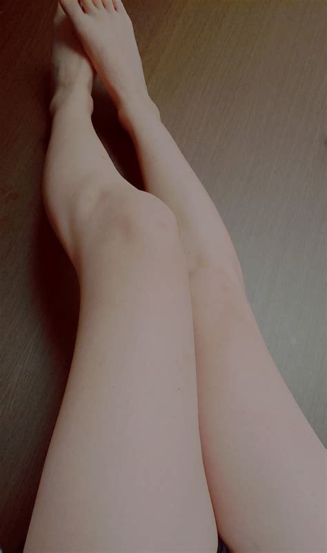 Bカップ女子がID付きで半裸になって生のおっぱいパンツ脱ぎ自撮り みんくちゃんねる