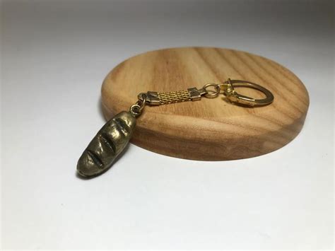 Брелок золотий батон бронза — ціна 245 грн у каталозі Сувеніри Купити товари для дому та