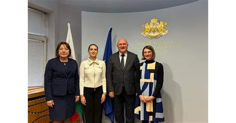 Ученичка от Френската гимназия гост на среща между министър Галин Цоков и посланика на Северна