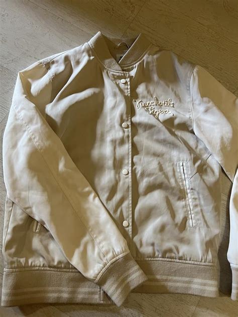 Бомбер — ціна 400 грн у каталозі Куртки Купити жіночі речі за доступною ціною на Шафі Україна